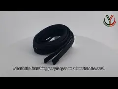 Cina cavo lungo del cordone del poliestere dell'abbigliamento di 30cm con le gocce brillanti del silicone su entrambe l'estremità in vendita