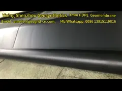 中国 バージン新 0.75 ミリメートル 30 ミルスムーズブラック養殖 HDPE ジオ膜ライナー HDPE プラスチックフィルムロール池タンクライニング 販売のため