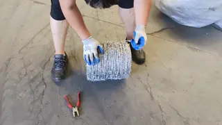 China 10/12/12.5/14 Gauge 2 Point Barbed Wire Security Fence Black Galvanized for sale