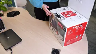 China Evolis Badgy200 Card Printer with Edge-to-edge Printing, 95 Cards per Hour, and USB 2.0 Compatibility for sale