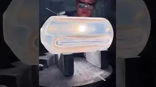 High-temperature and corrosion-resistant quartz glass tube