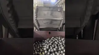 China Smooth And Polished Grinding Media Ball 20-130 Mm Diameter with 58-65 HRC Hardness for Mining and Cement for sale