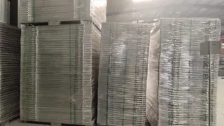 China 40 X 40mmx 1.6mm / 2mm Portable Farm And Fleet Cattle Panels Package Plastic Film Farm Fencing Panels for sale