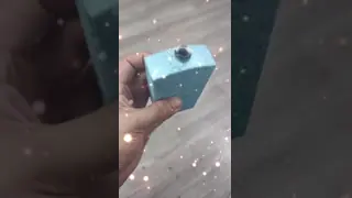 The perfume bottle is vacuum-coated with a pink or blue film layer.