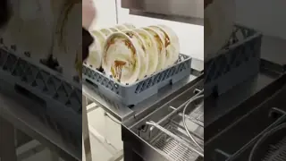 Open-lid commercial dishwasher
