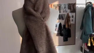 Winter’s Coziest Game-Changer: Faux Fur Scarf