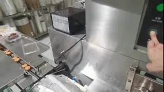 China Door Handle Flow Wrap Packing Machine 120 Bags/Min Pillow Wrapping Machine for sale