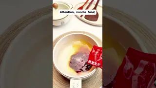 Instant noodles with vermicelli, cooking together