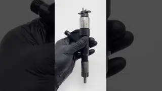 Densoo 4HK1 Fuel Injector 295050-0323 New 6 Month Warranty
