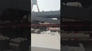 China Stainless Steel Mobile High Capacity Grating Grab-Type Sludge Removal Machine for Sewage Treatment for sale