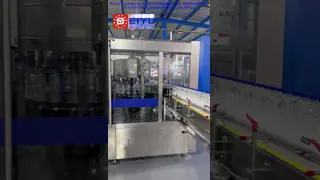 Hot-melt adhesive labeling machine with a capacity of 43,000 bottles per hour