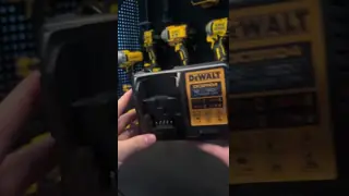 Dewalt DCB1104 Fast Charger for 12V 20V Power Tool Lithium Ion Battery with All Kind of Plug