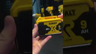 DEWALT DCB209 9.0AH Battery , 20V Maximum Lithium-ion Battery