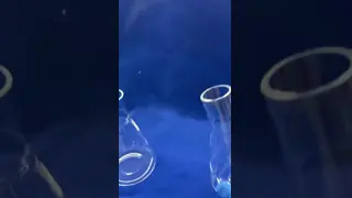 High-temperature and corrosion-resistant fused quartz glass three-necked flask