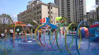 Water Park Water-Spraying  Play Feature