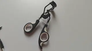 Eyelash curler