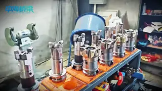 The CNC machining center performs precision machining on the male and female heads