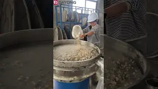 Rotary vibrating screen remove powder impurities from spices
