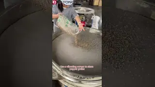 Use a vibrating screen to sieve pepper grains.
