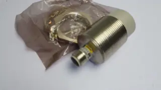OMRON E2E-X18ME1-M1 Proximity Sensor Overview