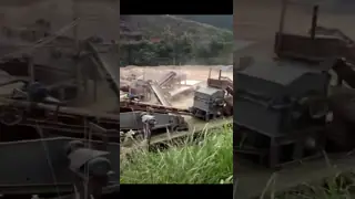 Mobile crushing production line