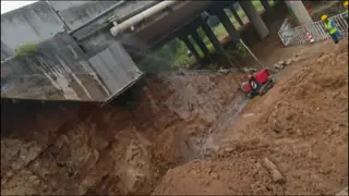 Crawler wire saw