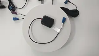 GPS navigation antenna for vehicle