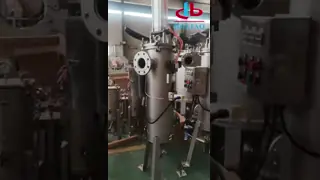 Pneumatic scraping self cleaning filter
