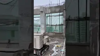 Self-propelled crawler wire saw