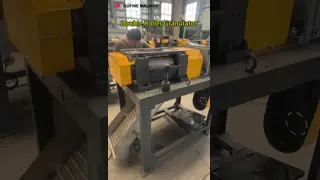 Fertilizer granulator equipped with a vibrating screening machine