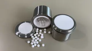 125ml zirconium jar with SS jacket