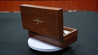 Minimalist Premium Watch Box – Modern Gift Case for Men & Women Watches