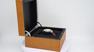 Classic Wooden Watch Box – Timeless Storage & Display Case for Watch Collections