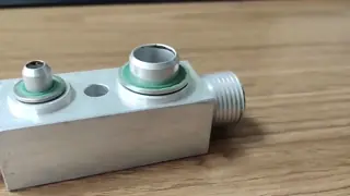 AC HOSE FITTING.
