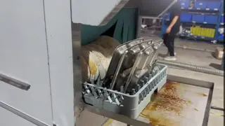 Commercial Conveyor Dishwasher, Fully Automatic Cleaning for Hotel Kitchens