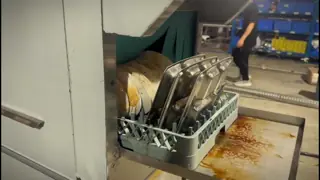 Long Conveyor Dishwasher, Washes 1,000 Plates Per Hour for Canteens