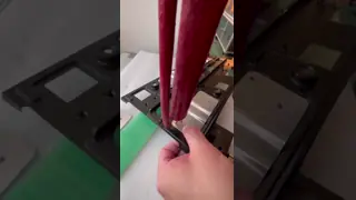 Portable hot riveting machine for hot melt pressing of plastic columns