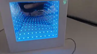 Square infinity mirror box