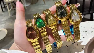Gold Snake Scale Bracelet Watch Irregular Triangle Case Multi‑Color Dial Ladies Fashion Wrist Watch