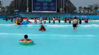 Pneumatic Wave Pool High Profit Water Park Attraction