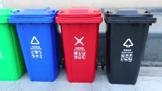 Durable Commercial Swing Top Waste Bin for Outdoor Use