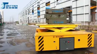 Trackless lifting and transporting vehicle · Flexible handling