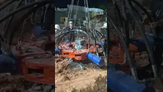 Round type pile breaker efficiently cuts round concrete piles.