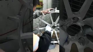 Pre-treatment grinding operation for the center piece of 2-piece wheels before polishing