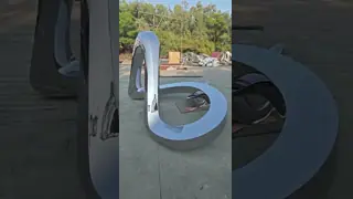 This abstract streamlined stainless steel sculpture adopts top-level mirror polishing