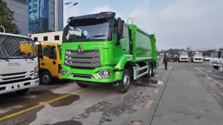 Garbage Compactor Truck