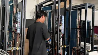 In row precision air conditioner