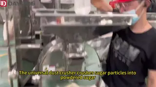 The universal dust crusher crushes sugar particles into powdered sugar.
