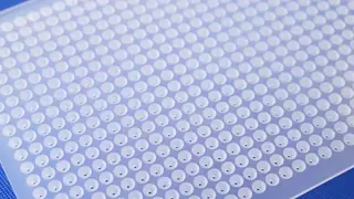 Clear optical quartz sheets with outstanding UV transmission