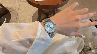 Wholesale Women's Crystal Bezel White Dial Blue Stainless Steel Fashion Watch | OEM